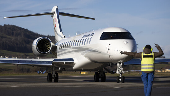 Zu gross für Hangar: Bundesratsjet statt in Belp BE in Payerne VD ...