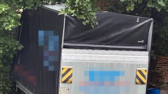 Lieferwagenfahrer wird in Brugg AG eingeklemmt und stirbt - Marchanzeiger