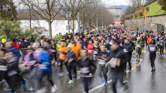 Genferinnen und Genfer haben Laufschuhe und Kostüme montiert ...